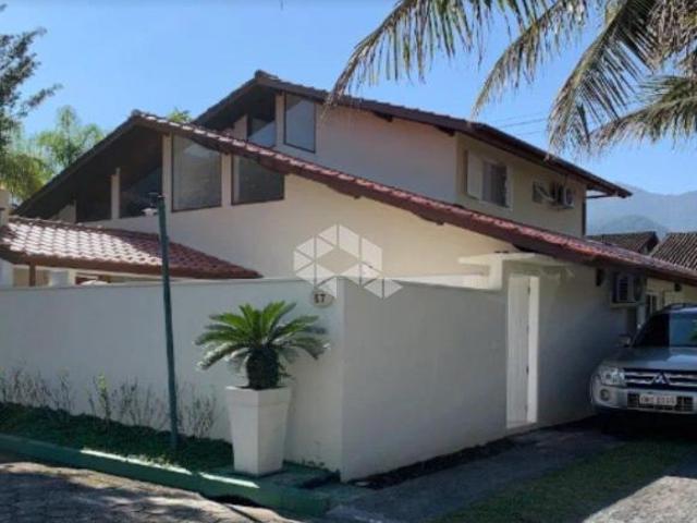 Casa à venda em Condomínio na Praia de Maresias com 4 Quartos e 3 Vagas