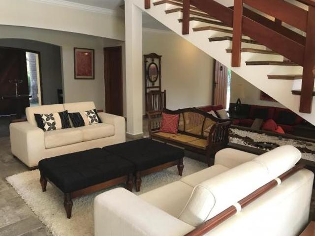 Casa à venda em condominio na região do Gramado com 6 suites se você procura uma casa que ofereça e