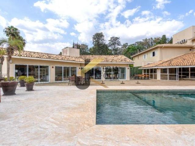 Casa à venda em condomínio no Gramado Campinas, com 6 suítes, lazer privativo e garagem para 13 ca