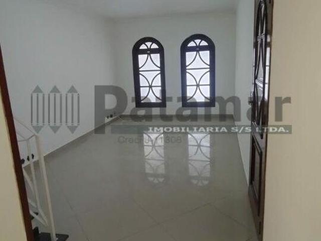 Casa à Venda em Condomínio no Jardim Alvorada com 140m²