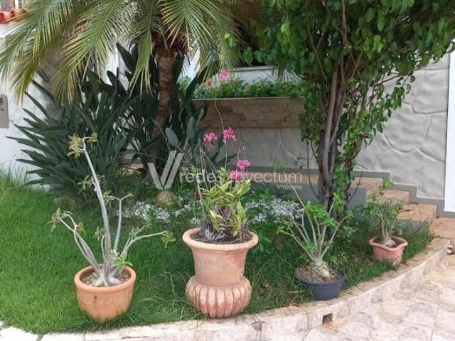 Casa a venda em condomínio no Parque Imperador com 3 dormitórios e 1 suite