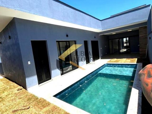 Casa à venda em condomínio Paulínia SP. Com 3 suítes, sendo uma máster, living para 2 ambientes com