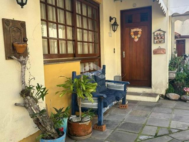 Casa a venda em Condômino com 3 Dormitórios, semimobiliado no Bairro Ipanema