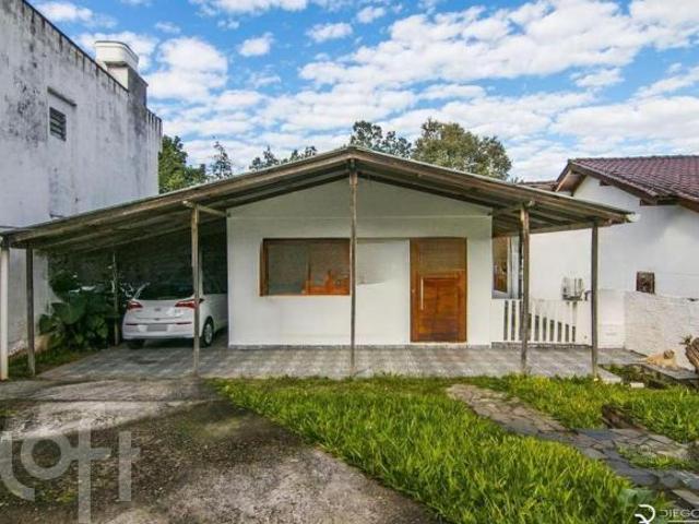 Casa à venda em Cavalhada com 80 m², 2 quartos, 6 vagas