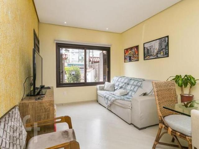 Casa à venda em Cavalhada com 200 m², 3 quartos, 1 suíte, 2 vagas