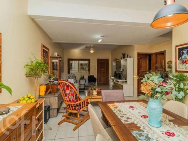 Casa à venda em Cavalhada com 232 m², 3 quartos, 1 suíte, 3 vagas