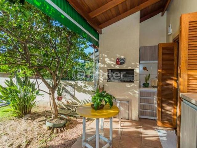 Casa à venda em Cavalhada com 232 m², 3 quartos, 1 suíte, 3 vagas