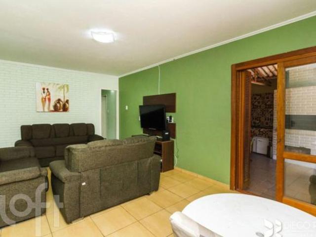 Casa à venda em Cavalhada com 243 m², 3 quartos, 1 suíte, 4 vagas