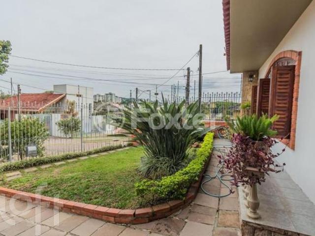 Casa à venda em Cavalhada com 244 m², 4 quartos, 1 suíte, 5 vagas