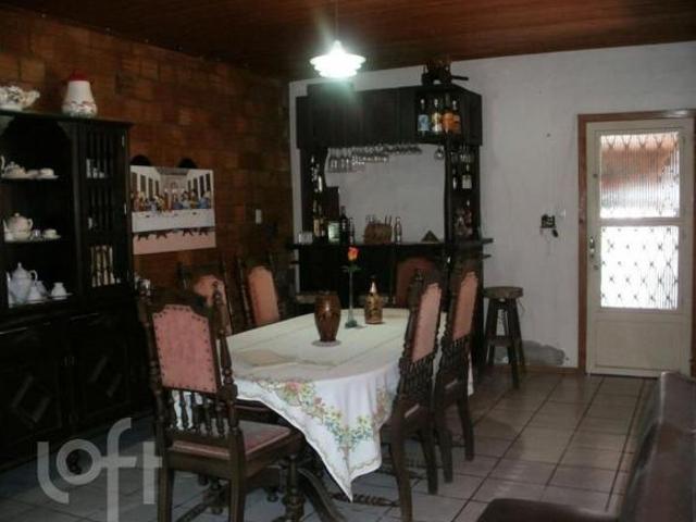 Casa à venda em Cavalhada com 310 m², 3 quartos, 1 suíte, 4 vagas