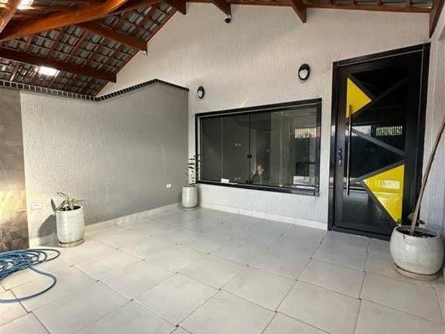 Casa à Venda em Caiçara, Praia Grande SP