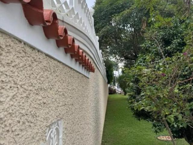Casa à venda em Caieiras SP: 3 quartos, 1 suíte, 3 salas, 4 banheiros, 2 vagas de garagem, 405m². Co