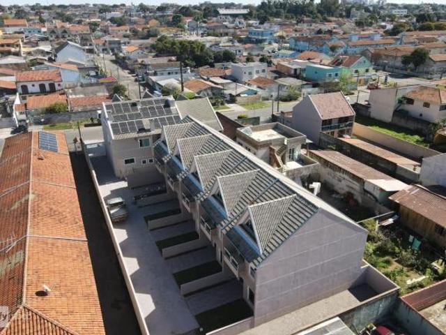 Sobrado à venda no bairro Cajuru, com 03 dormitórios sendo uma suíte, ático e vaga de garagem, imóve
