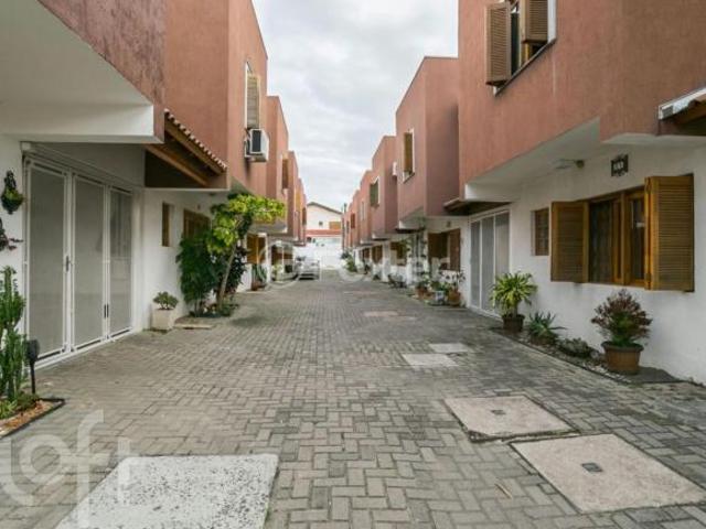 Casa à venda em Camaquã com 131 m², 3 quartos, 1 suíte, 2 vagas
