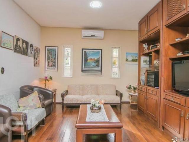 Casa à venda em Camaquã com 138 m², 4 quartos, 1 suíte, 4 vagas
