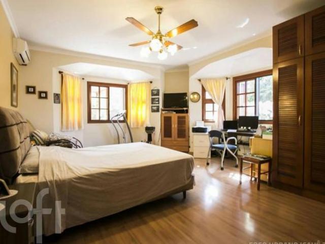 Casa à venda em Camaquã com 200 m², 2 quartos, 1 suíte, 6 vagas