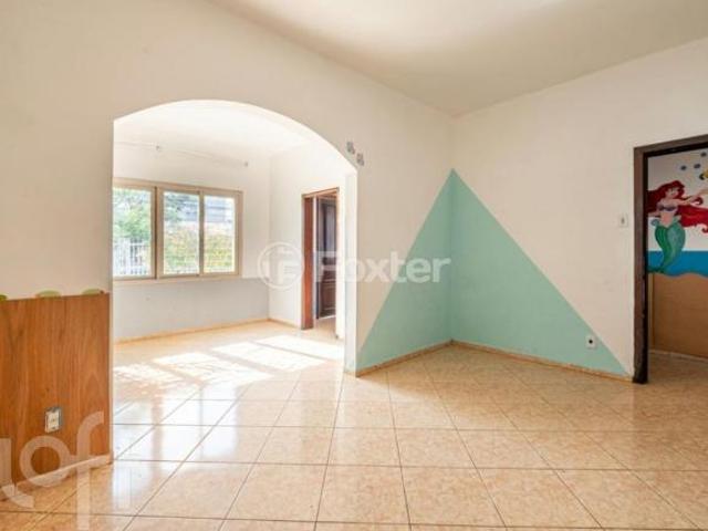 Casa à venda em Camaquã com 330 m², 3 quartos, 5 vagas