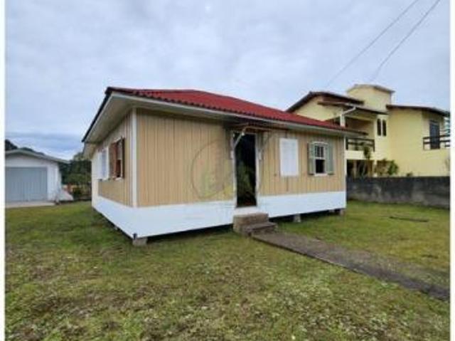 Casa à Venda em Cambará com amplo terreno