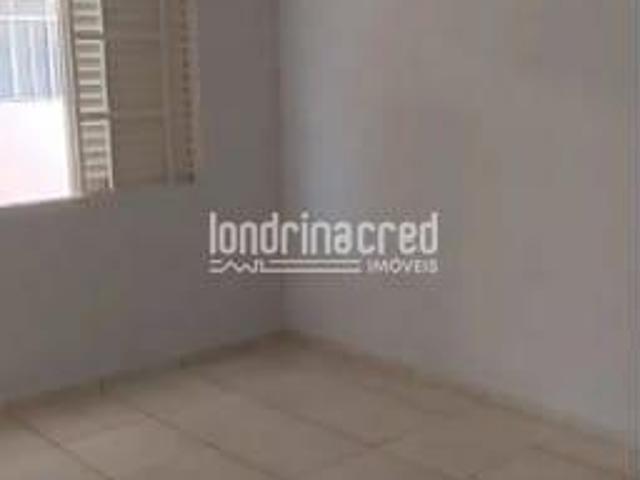 Casa à venda em Cambé com 3 quartos, suíte, churrasqueira, edícula com 2 quartos, terreno de 297m²