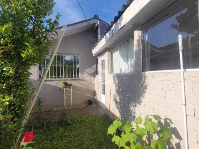 Casa à Venda em Camobi com dois quartos e vaga de garagem