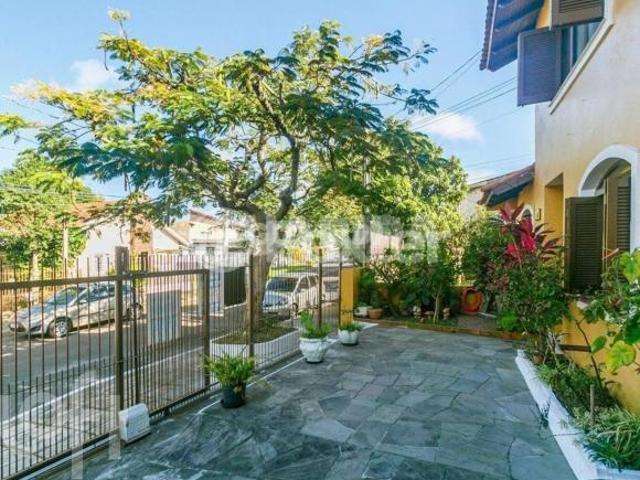Casa à venda em Campo Novo com 330 m², 3 quartos, 3 suítes, 3 vagas