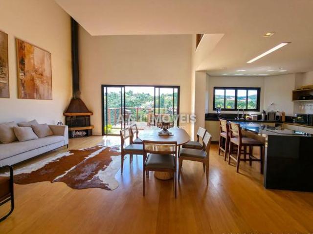 Casa em Condomínio | Campos do Jordão | 4 Suítes e Porteira Fechada