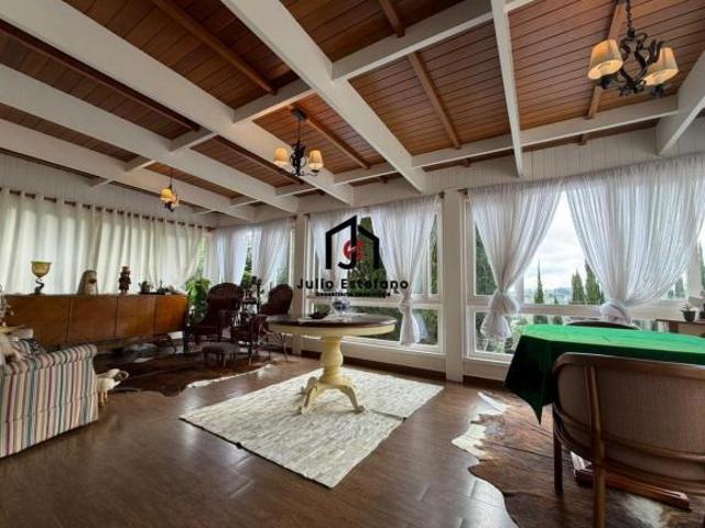 Casa à venda em Campos do Jordão