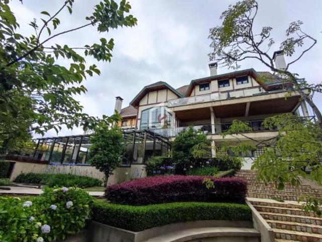 Casa à venda em Campos do Jordão
