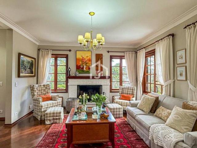 Casa à venda em Campos do Jordão