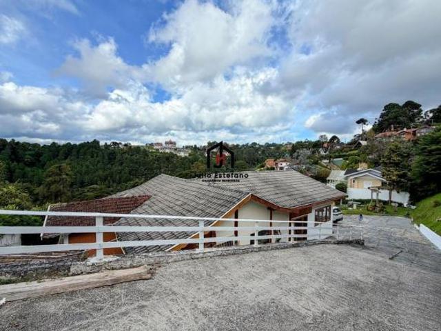 Casa à venda em Campos do Jordão