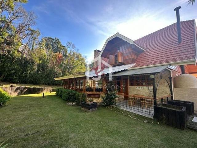 Casa à venda em Campos do Jordão