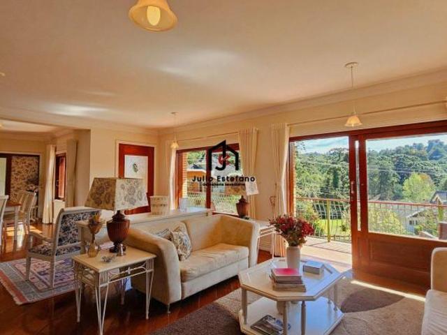 Casa à venda em Campos do Jordão