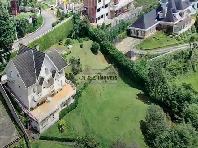 Casa em Campos do Jordão | Alto Capivari | 700 m² | 6 Suítes