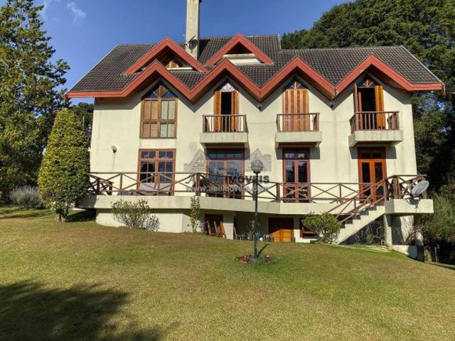 Casa à venda em Campos do Jordão – Com 5 dorm Vista para Pedra do Baú