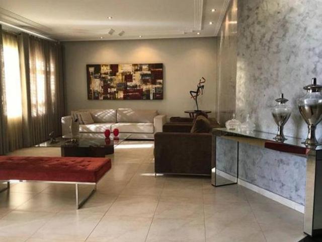 Casa à Venda em Campos do Jordão I 4 Quartos I 1 Suíte I 4 Vagas I Jardim I Área de Lazer