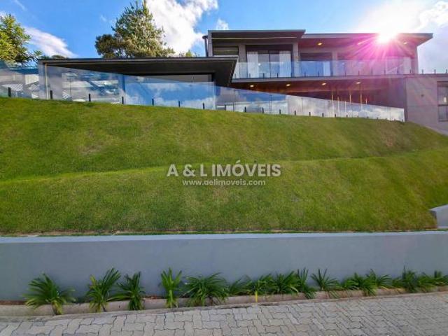 Casa à venda em Campos do Jordão | Iporanga | 4 suítes | Spa