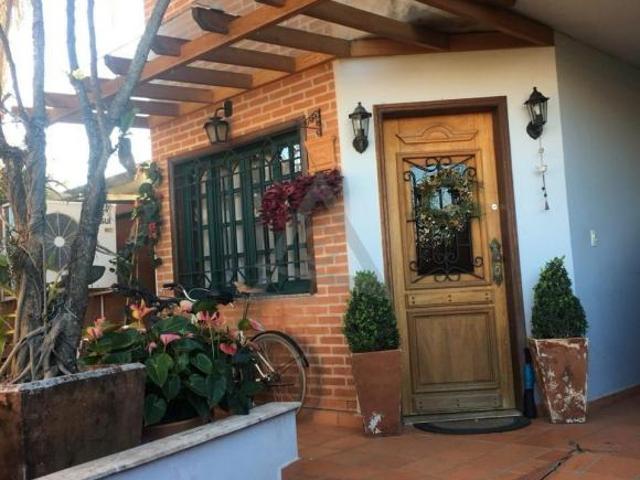 Casa à venda em Campinas, Cidade Universitária, com 3 quartos, com 210 m²