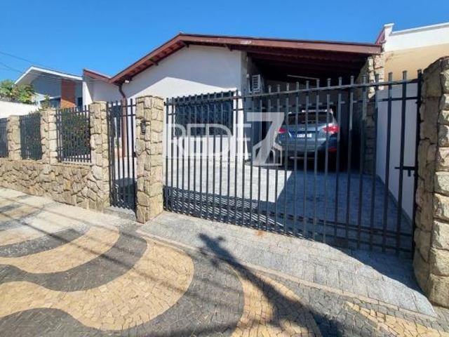 Casa à venda em Campinas, bairro São Quirino, 3 quartos, 1 suíte, 3 salas, 3 banheiros, piscina, áre