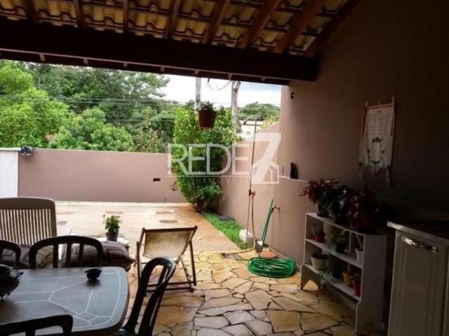 Casa à venda em Campinas SP: 2 quartos, 2 suítes, 2 salas, 3 banheiros, 3 vagas de garagem, 220m² de