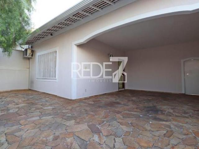Casa à venda em Campinas SP: Sobrado amplo 3 quartos, 1 suíte, 3 salas, 3 banheiros, 4 vagas de gara