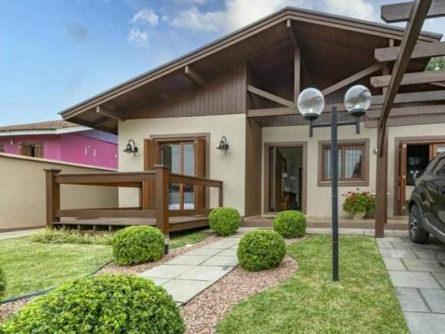 CASA À VENDA EM CANELA COM PISCINA AQUECIDA