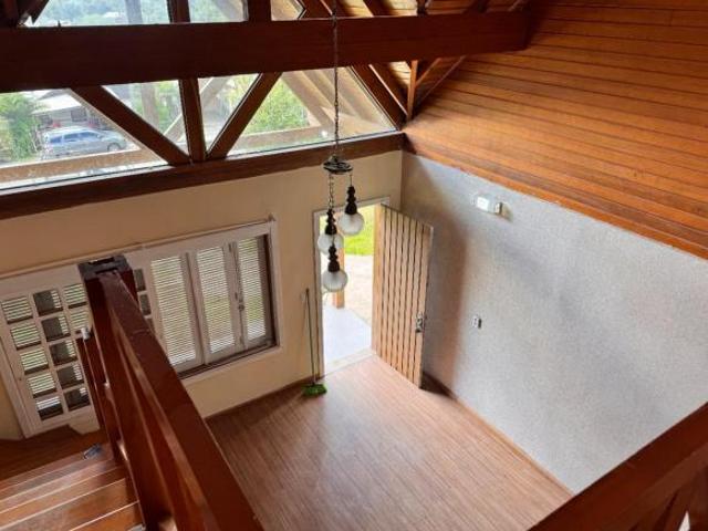 Casa à venda em Canela 3 suítes, amplo jardim