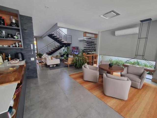 Casa a venda em Caraguatatuba