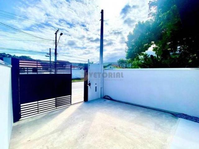 Casa à venda em Caraguatatuba, Massaguaçu, com 2 quartos, 75m²