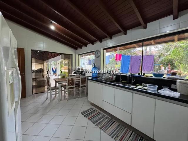 Casa à venda em Carapicuíba, Granja Viana, com 4 suítes, com 494 m², Fazendinha