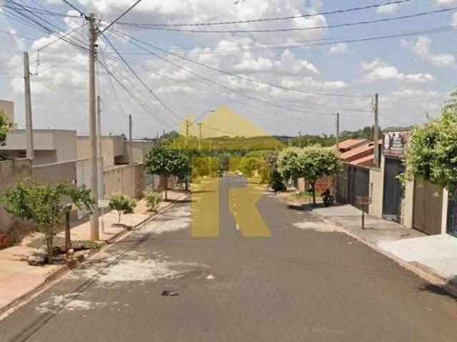 Casa à venda em Cedral SP: 3 quartos, 1 banheiro, 2 vagas de garagem na Avenida Parque!