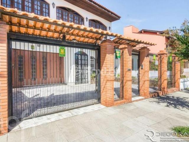 Casa à venda em Cel. Aparicio Borges com 386 m², 5 quartos, 2 suítes, 3 vagas