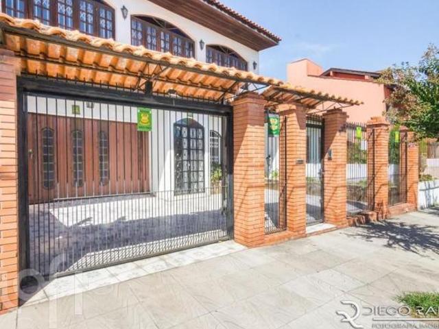 Casa à venda em Cel. Aparicio Borges com 386 m², 5 quartos, 2 suítes, 3 vagas