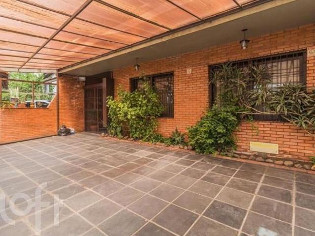 Casa à venda em Cel. Aparicio Borges com 470 m², 4 quartos, 1 suíte, 4 vagas
