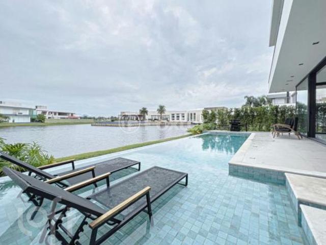 Casa à venda em Centro com 426 m², 5 quartos, 5 suítes, 2 vagas
